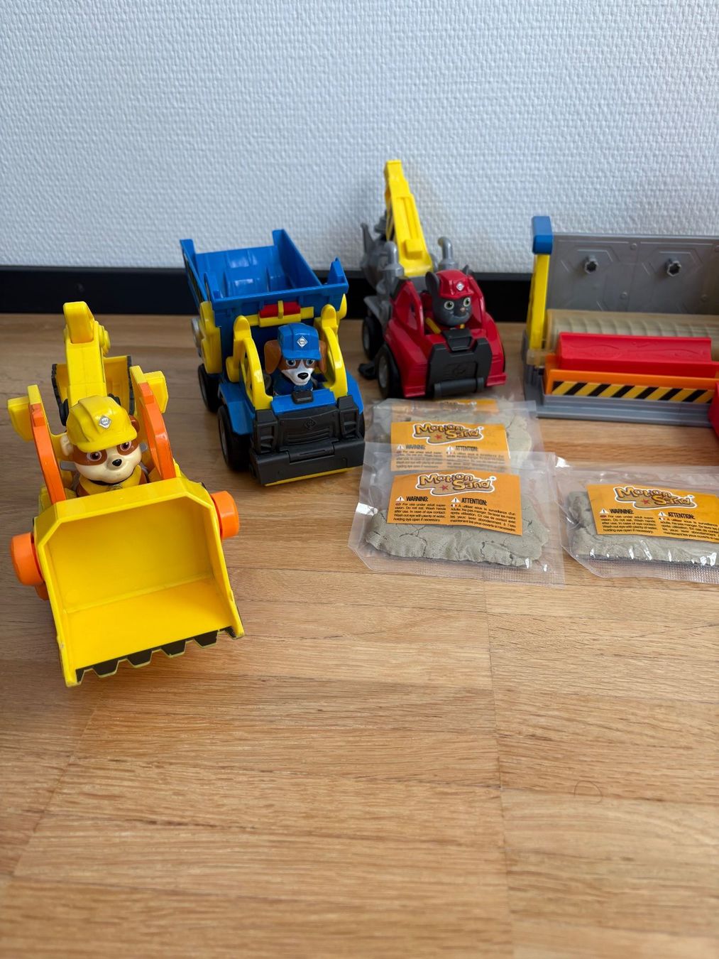 Paw Patrol Rubble + Crew Baufahrzeuge Set mit Kinetic Sand (Gebraucht) in Obersaxen für CHF 34.9 ...