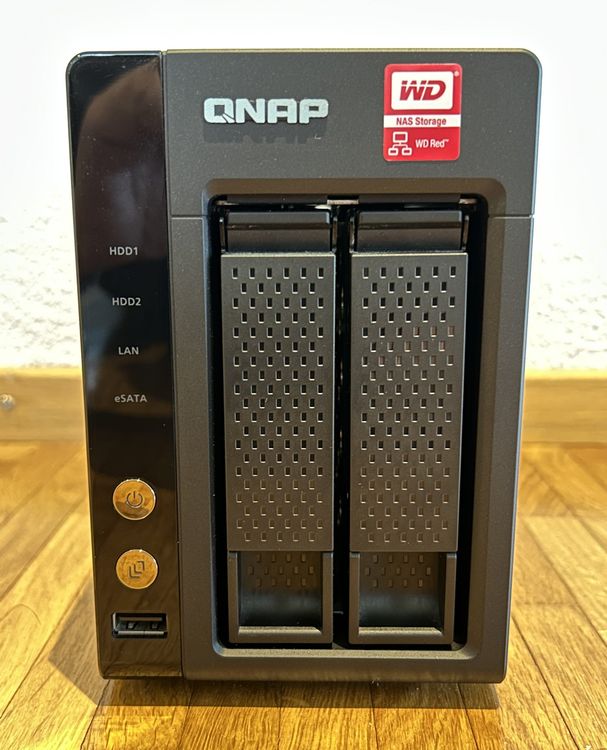 QNAP TS-221 - 2bay NAS inkl. 2x3TB HDD | OVP | Kaufen auf Ricardo