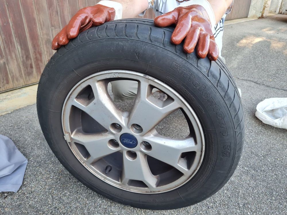 4 Felgen + Pneu Ford Original (Gebraucht) in Ennetbaden für CHF 160 ...