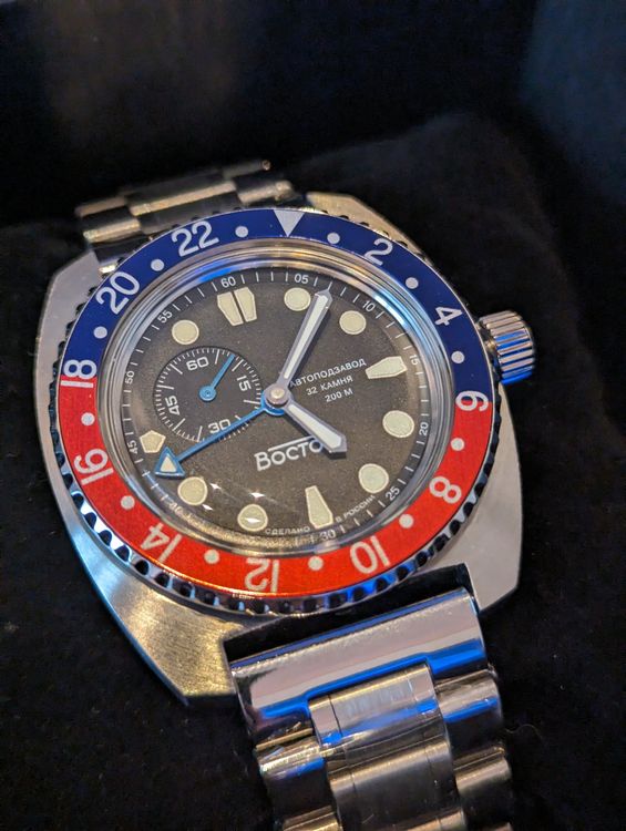 VOSTOK AMPHIBIA GMT New Batman (17036B) | Kaufen auf Ricardo