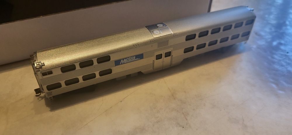 2x Spur N Bi Level Metra Chicago Cab Car Look Model | Kaufen auf Ricardo