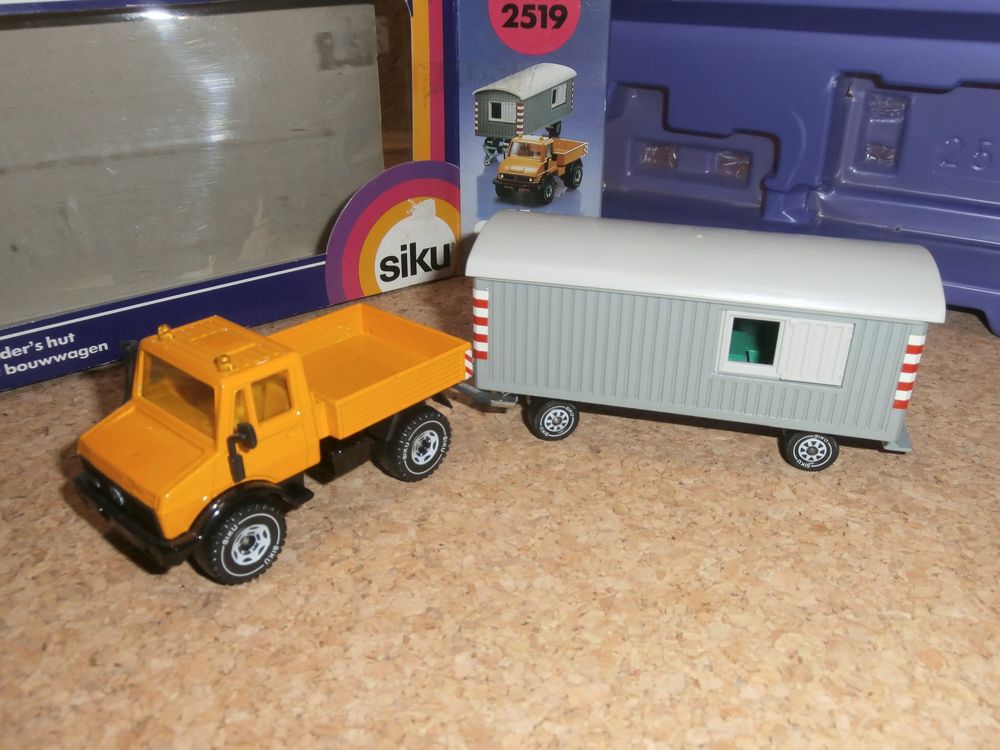 SIKU 2519 Unimog U 1500 mit Bauwagen | Kaufen auf Ricardo