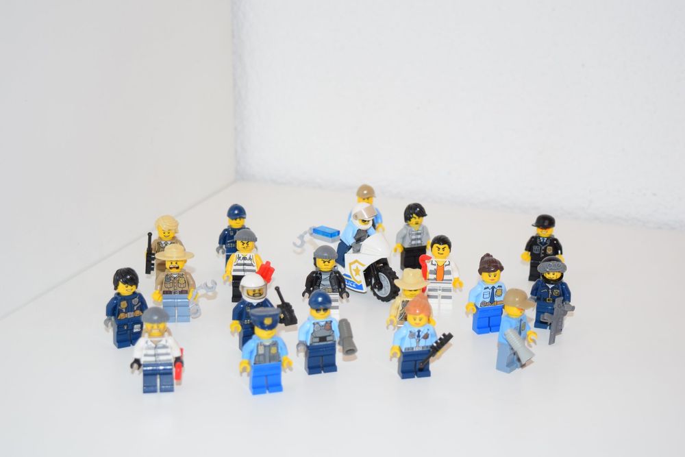 Lego City Polizei / Räuber interessante 20x Figuren | Kaufen auf Ricardo