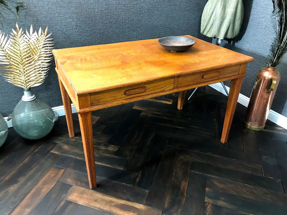 Tisch antik aus massiv Eiche Sehr schön verarbeiteter Tisch | Kaufen ...