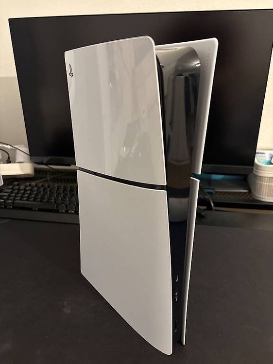 PS5 slim con poco uso + 1 controller (Usato) a Lugano per CHF 300 ...