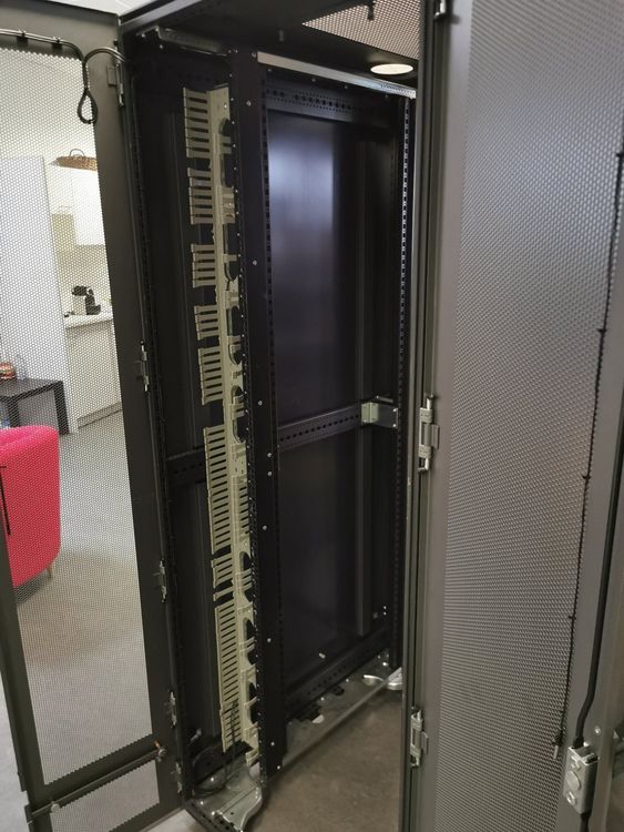 Serverschrank HPE 42HE Rack | Kaufen auf Ricardo