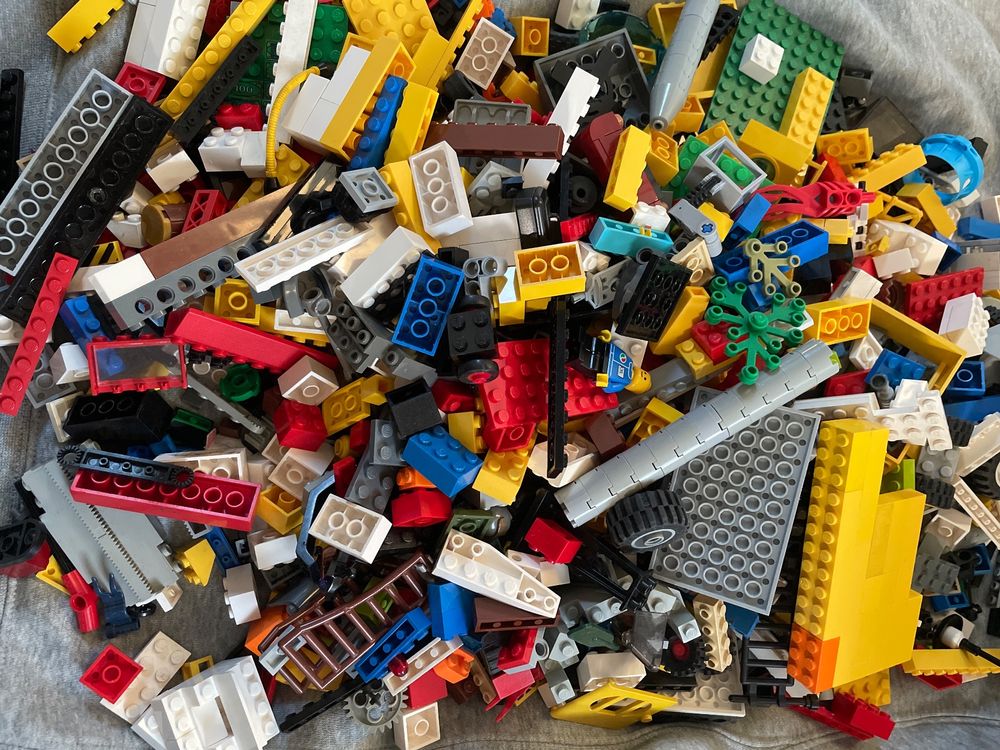 BUNTE LEGOSTEINE 2KG (auch Figuren) (Gebraucht) in Bern für CHF 26 ...