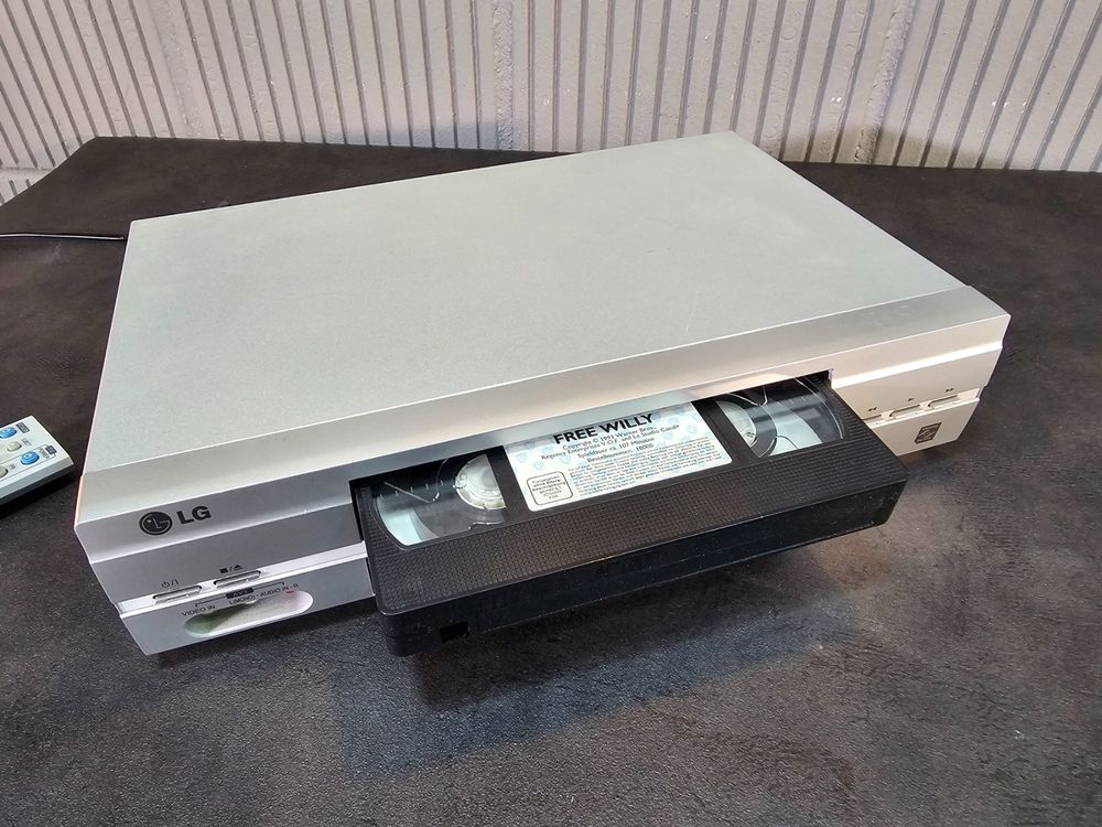 LG 2008 VHS Video Cassette Recorder mit Fernbedienung (Gebraucht) in ...
