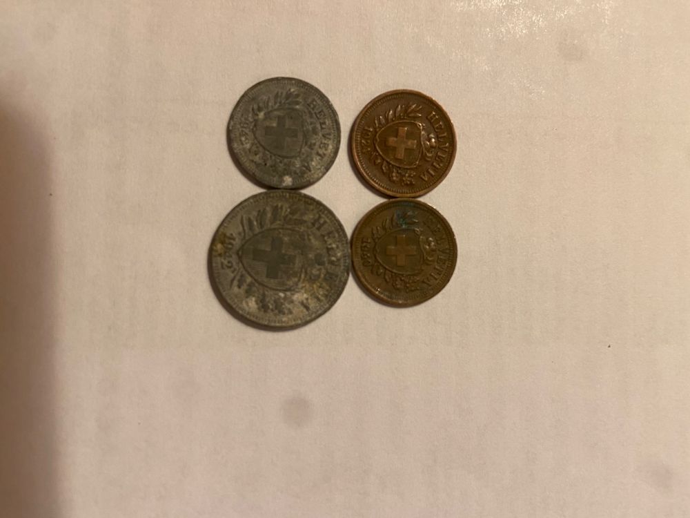 Alte Münzen 1 rp und 2 rp (Gebraucht) in Mettmenstetten für CHF 3 – mit Lieferung auf Ricardo kaufen