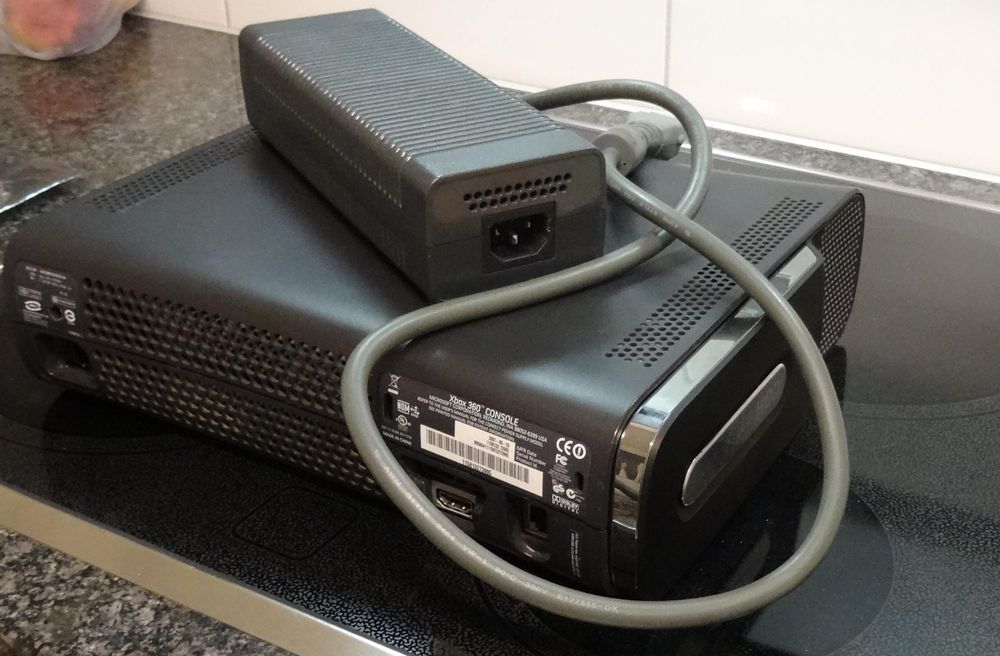 Xbox 360 Fat mit Chip (Defekt) in Rheinfelden für CHF 11 – mit ...