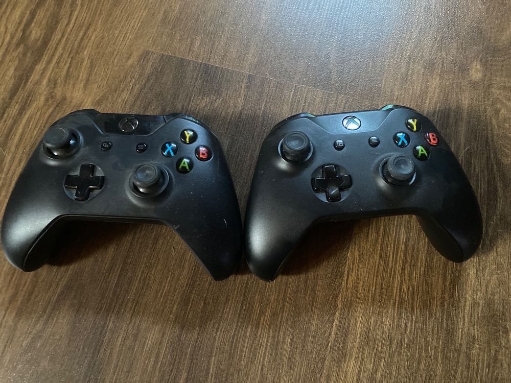 Xbox one 2x Controller | Kaufen auf Ricardo