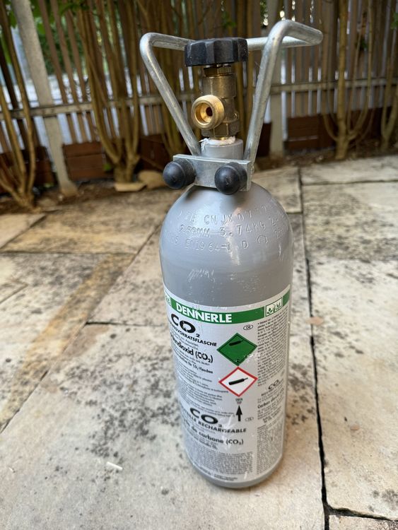 8kg CO2 Mehrwegflasche Dennerle (Gebraucht) in Gattikon für CHF 20 – mit Lieferung auf Ricardo ...