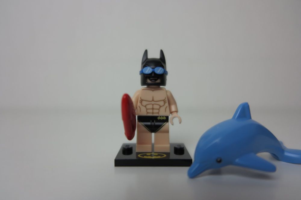 LEGO Minifigur Swimsuit Batman CMF Serie 2 mit Delfin | Kaufen auf Ricardo