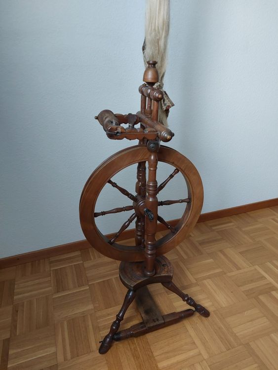 Spinnrad Antik aus Holz, vollumfänglich funktionsfähig (Gebraucht) in ...