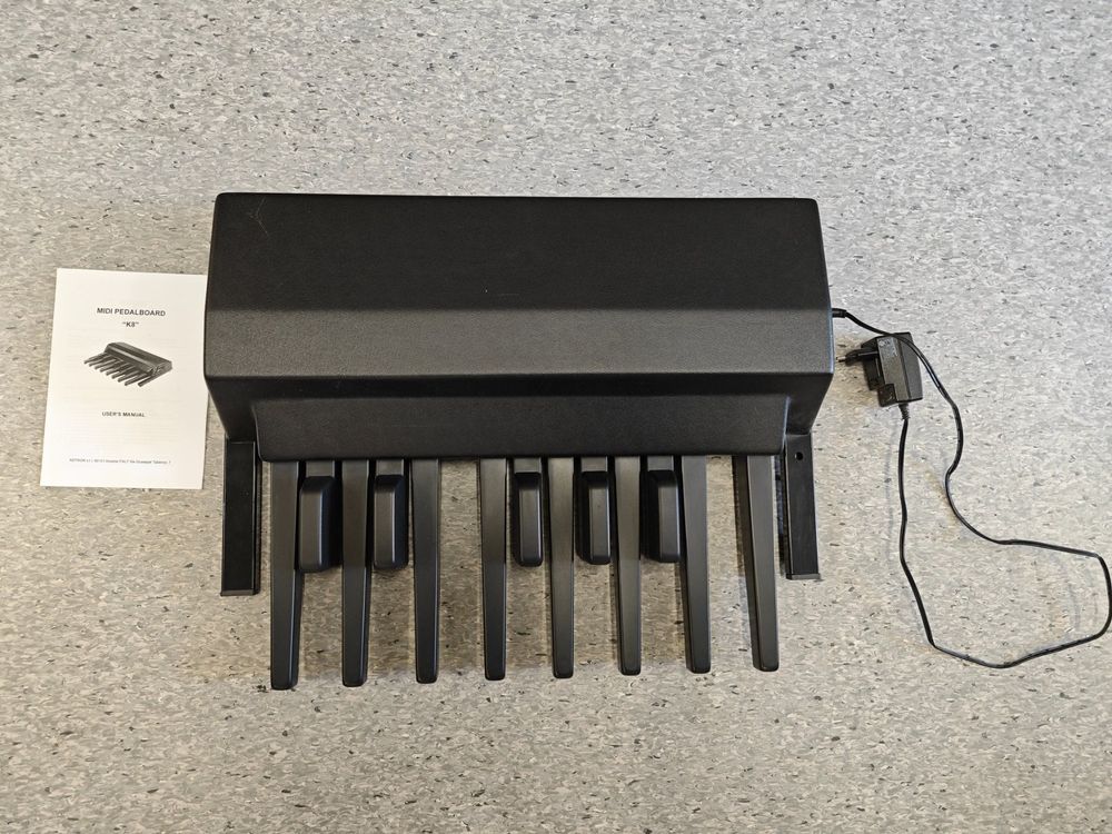 Midi Pedalboard K8 Ketron (Gebraucht) in Toffen für CHF 84 – mit Lieferung auf Ricardo kaufen