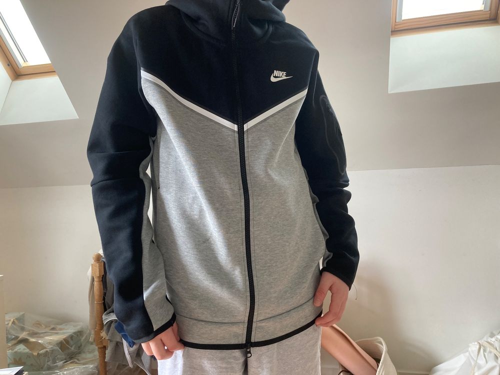 Nike Tech Fleec Hoodle Grey/Black (Neu und originalverpackt) in Olten ...