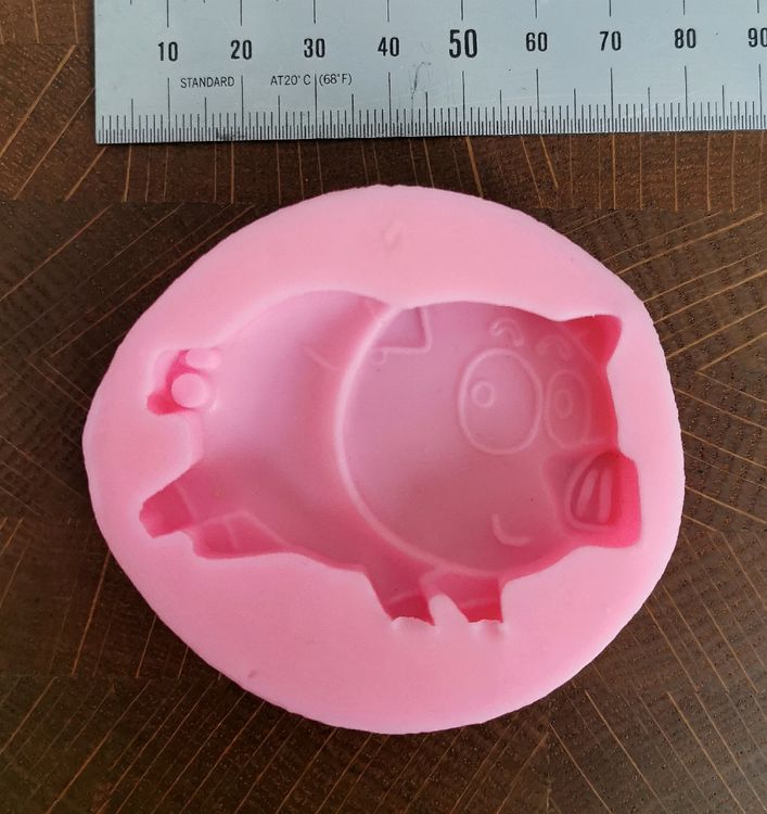 Silikonform Schweinchen (Gebraucht) in Obergerlafingen für CHF 4 – mit ...