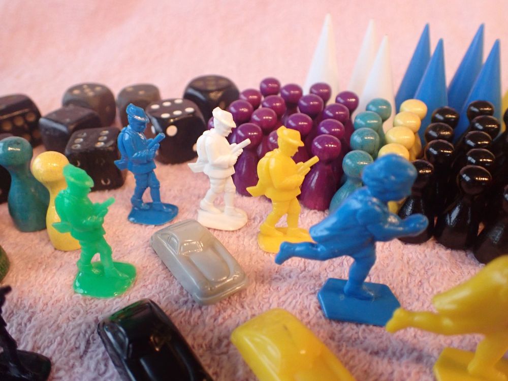 sehr viele schöne alte Spiel-Figuren für antike Brettspiele (Gebraucht ...