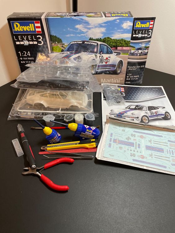 Revell Level 3 1:24 Porsche 934 RSR Martini mit Zubehör (Neu (gemäss ...
