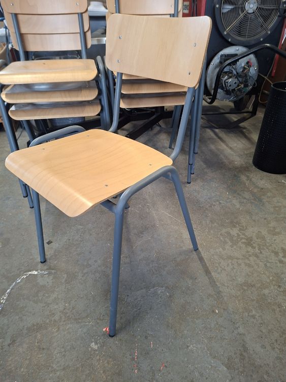 8 Stück, stapelbare Holzstühle, ideal für Büro oder Esszimme (Neu ...