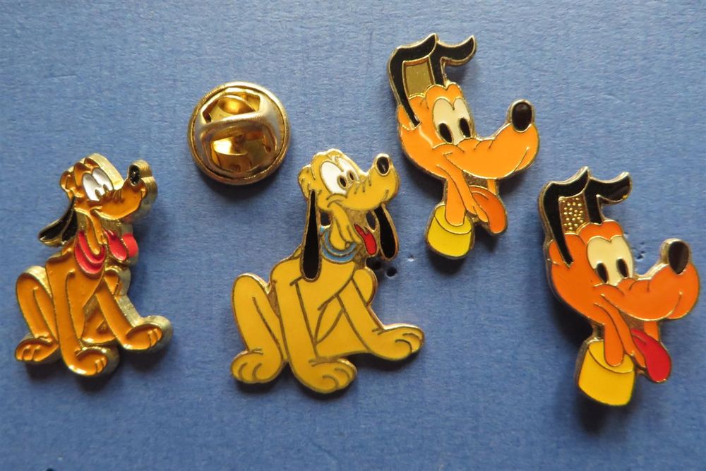 4 Pin's, DISNEY, PLUTO, HUND (D'occasion) à Neuhausen pour CHF 2 – avec ...