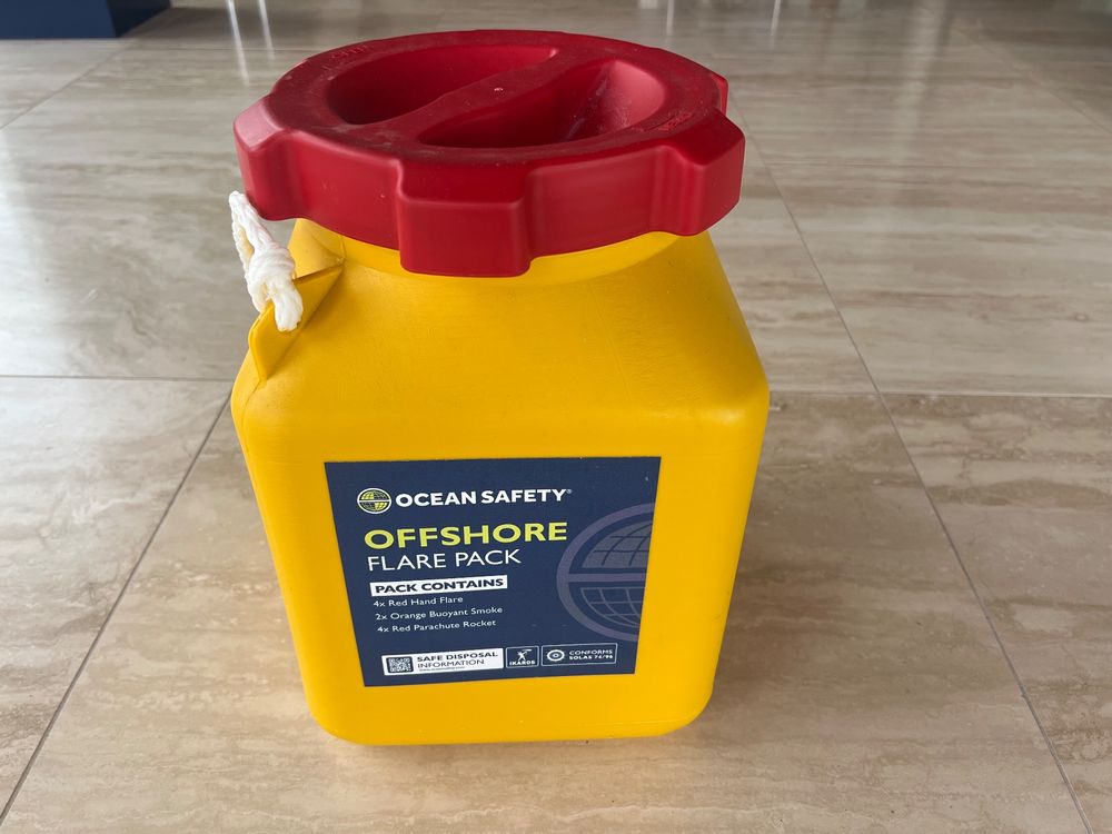SOLAS Offshore Flare Pack Notraketen für Boot / Yacht (Neu (gemäss ...