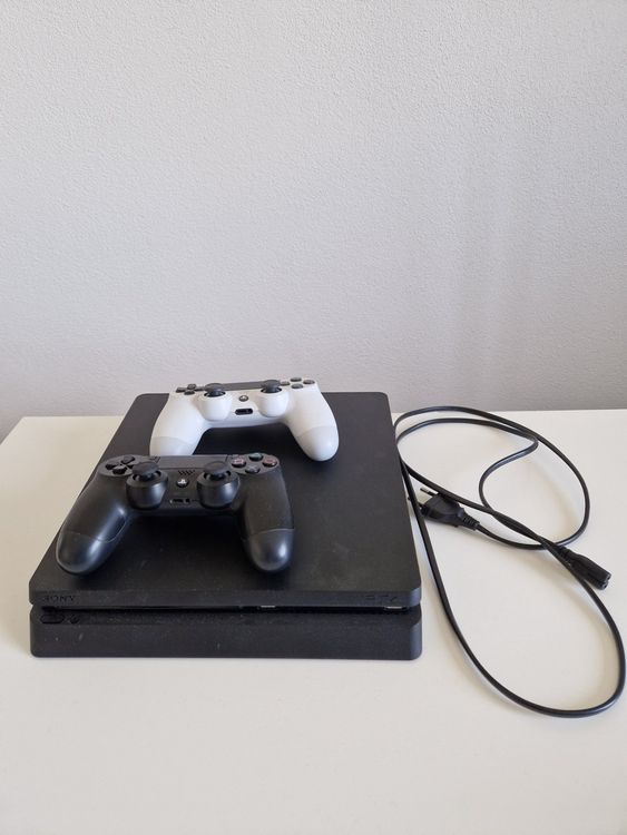 Playstation 4 (PS4) + 2 Controller (Gebraucht) in Jona für CHF 100 – mit Lieferung auf Ricardo ...