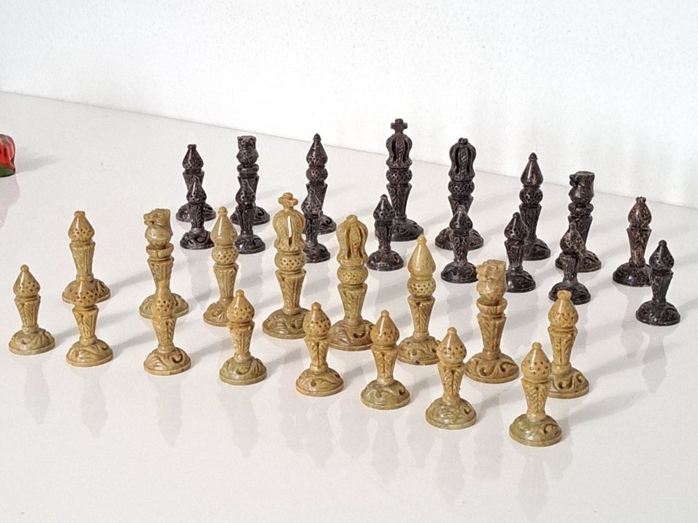 Alte Handgeschnitzte Schach Figuren | Kaufen auf Ricardo