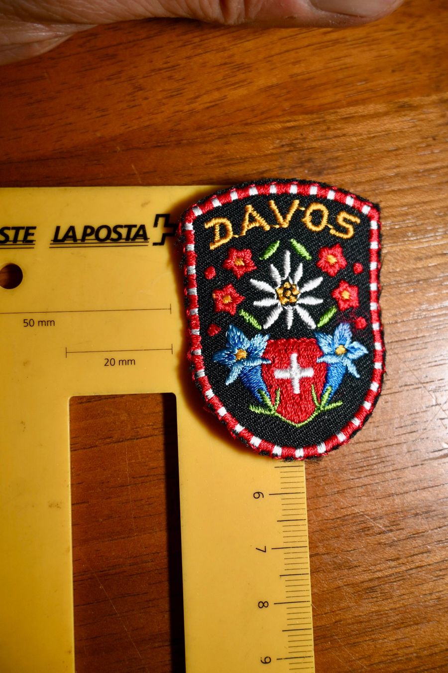 VINTAGE Badge DAVOS nos ST. GALLER STICKEREI klein wappen (Gebraucht ...