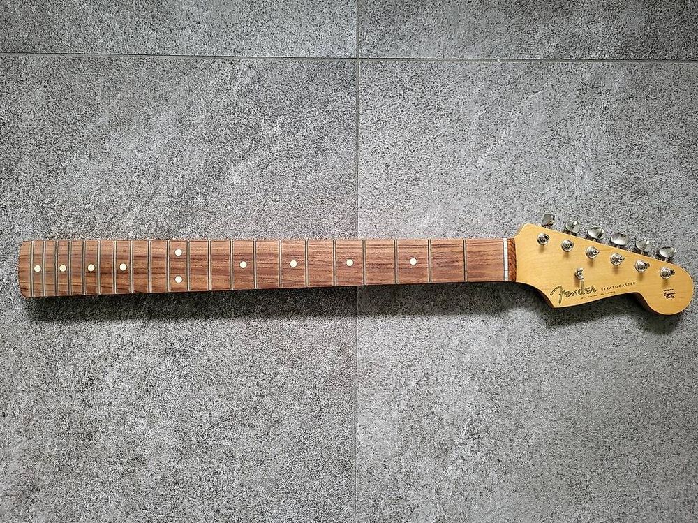 Original Fender Neck einer Vintera II 60s Stratocaster (Gebraucht) in ...