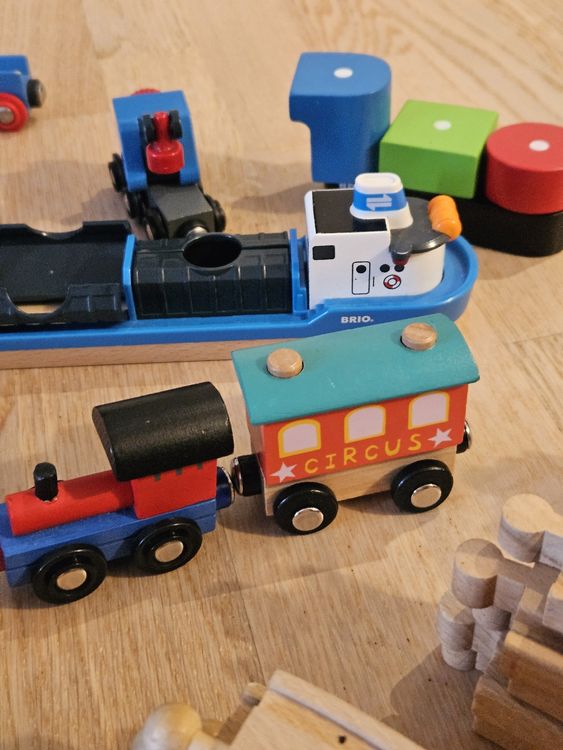 Brio Lot / 62 Schienen + 17 Fahrzeuge / Schiff Tanker etc. (Gebraucht ...