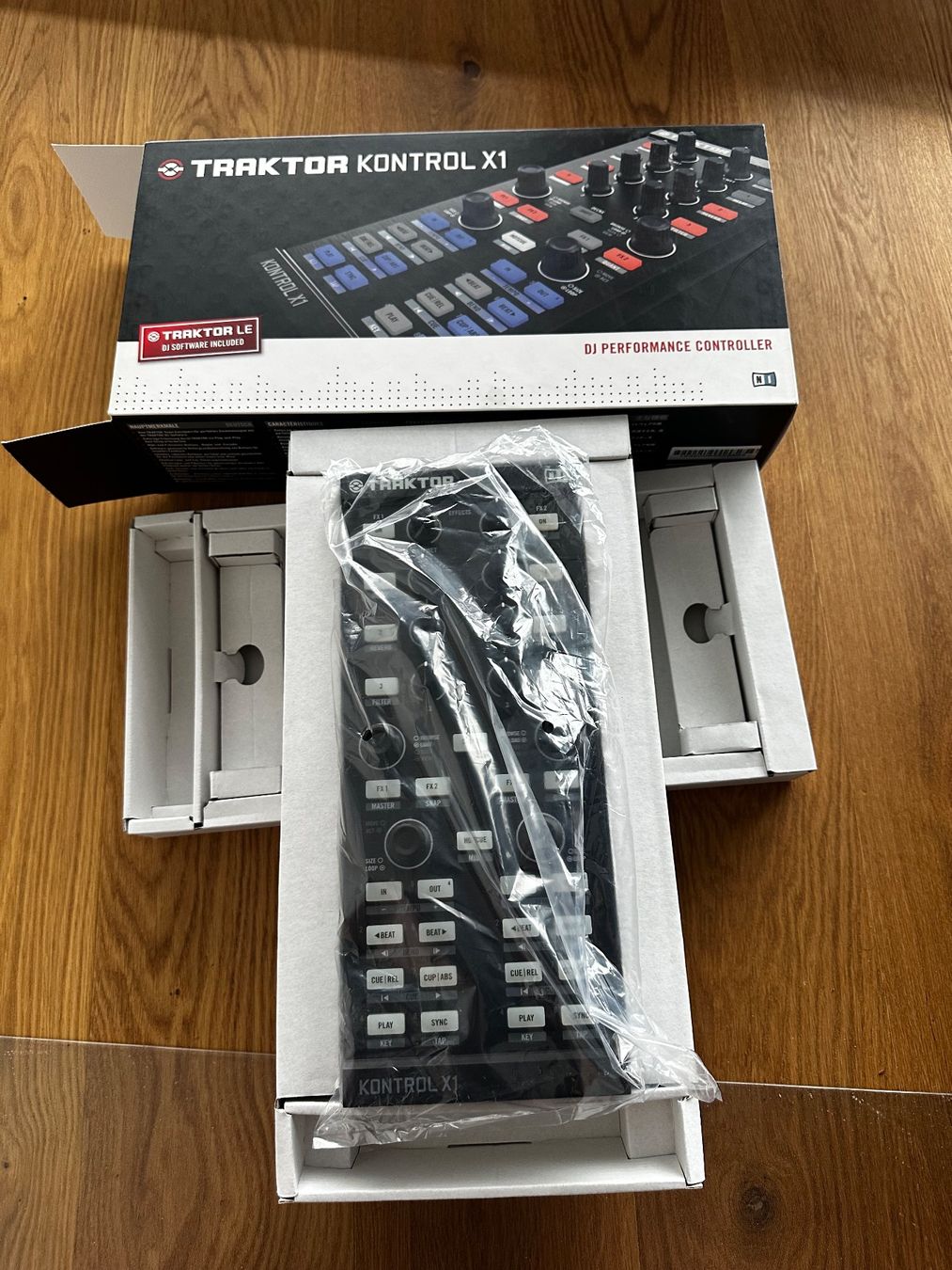 Native Instruments Traktor Kontrol X1 – mit Software Lizenz (Gebraucht ...