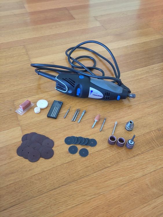 Dremel (Model 300) mit diversen Aufsätzen und Box (Gebraucht) in Stäfa ...