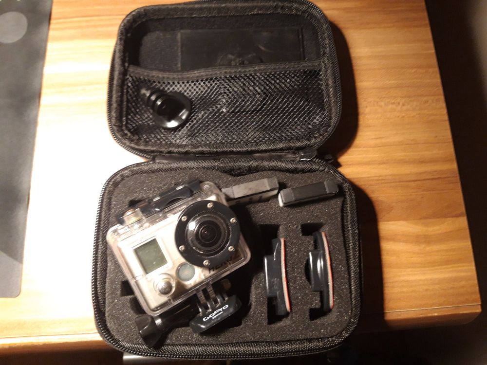 GoPro Hero 2 mit Case und Zubehör (Gebraucht) in Bern für CHF 27 – mit ...