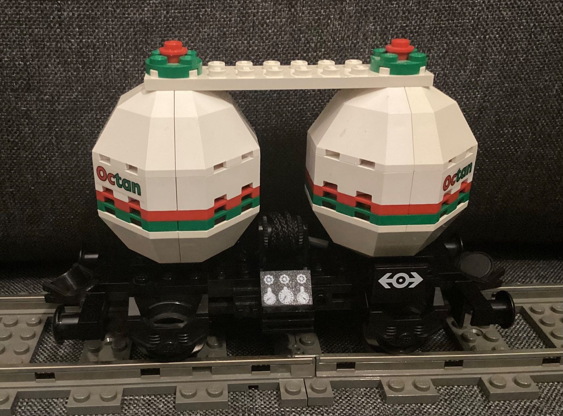 LEGO System 4537 Eisenbahn Züge 9v Octan Tankwagen (Gebraucht) in ...