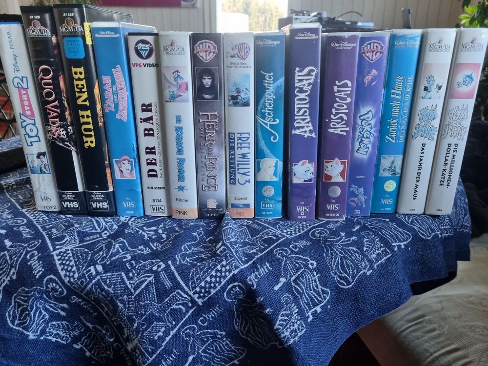 VHS-Kassetten Sammlung (15stk.) (Gebraucht) in Zollikerberg für CHF 1 – nur Abholung auf Ricardo ...