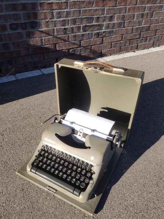 Vintage Optima Typewriter with Case - Shipping! (Gebraucht) in Zürich ...