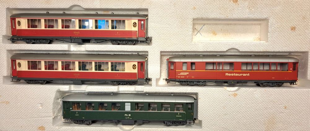 RhB Wagenset mit vier atraktiven historischen RhB Per. Wagen (Gebraucht ...