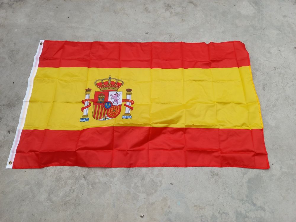 Neue Spanien Fahne Flagge 150cm - Drapeau Espagne neuf (Gebraucht) in ...