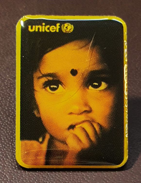 S506 - Pin Kinder unicef Mädchen (Gebraucht) in Reinach BL für CHF 2 ...
