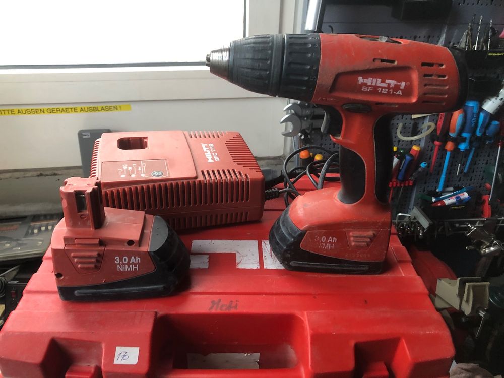Hilti Akku Bohrmaschine SF-121A 2 Akkus - ab 1.- | Kaufen auf Ricardo