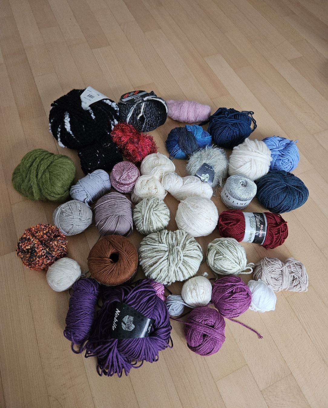 Grosses Set an assortierter Wolle neu & angebraucht bunt (Gebraucht) in ...