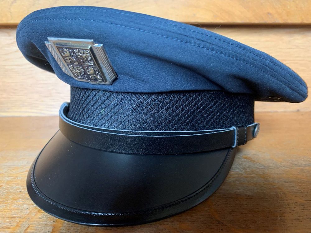 Uniformmütze Polizei Tschechien (Gebraucht) in Volketswil für CHF 39 – mit Lieferung auf Ricardo ...