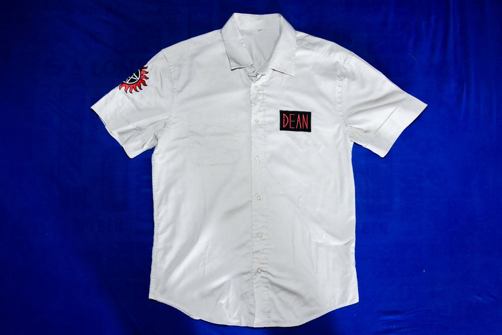 Hillywood Show Supernatural - Dean Uniform Tee (Neuf (Voir description ...