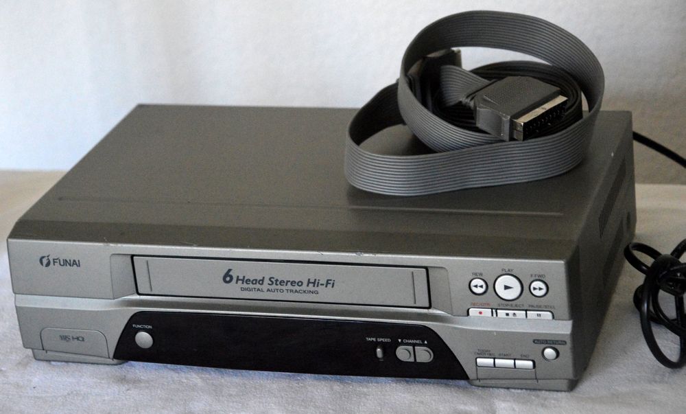Videorecorder VHS Funai 19A-700 magnétoscope (Gebraucht) in Collonges ...