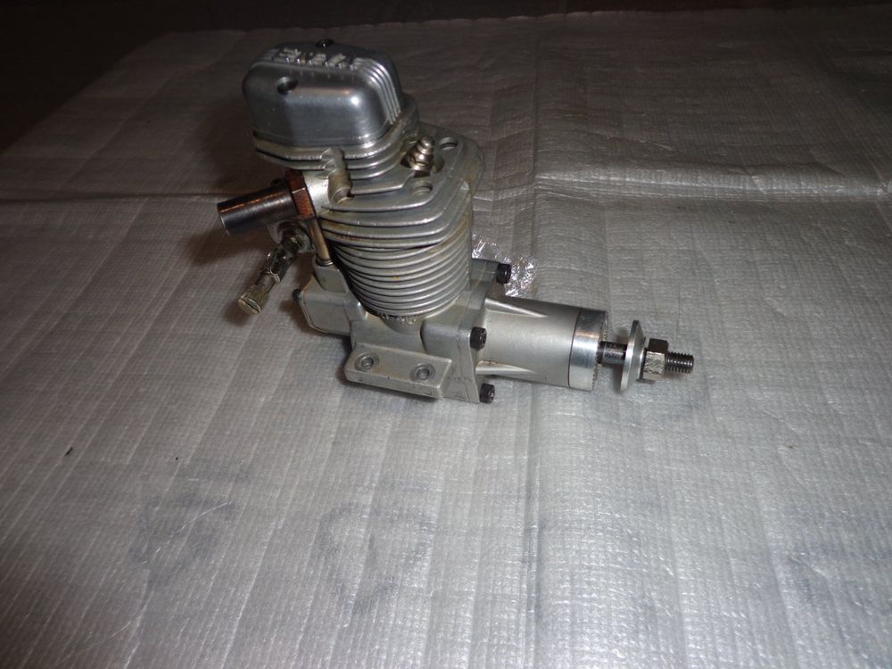 Vintage Enya 60-4c Airplane Engine RC Vintage (11) (Gebraucht) in Camorino für CHF 99 – mit ...