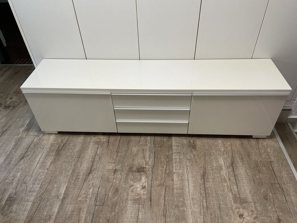 Weisses Hochglanz TV-Lowboard IKEA BESTA BURS | Kaufen auf Ricardo