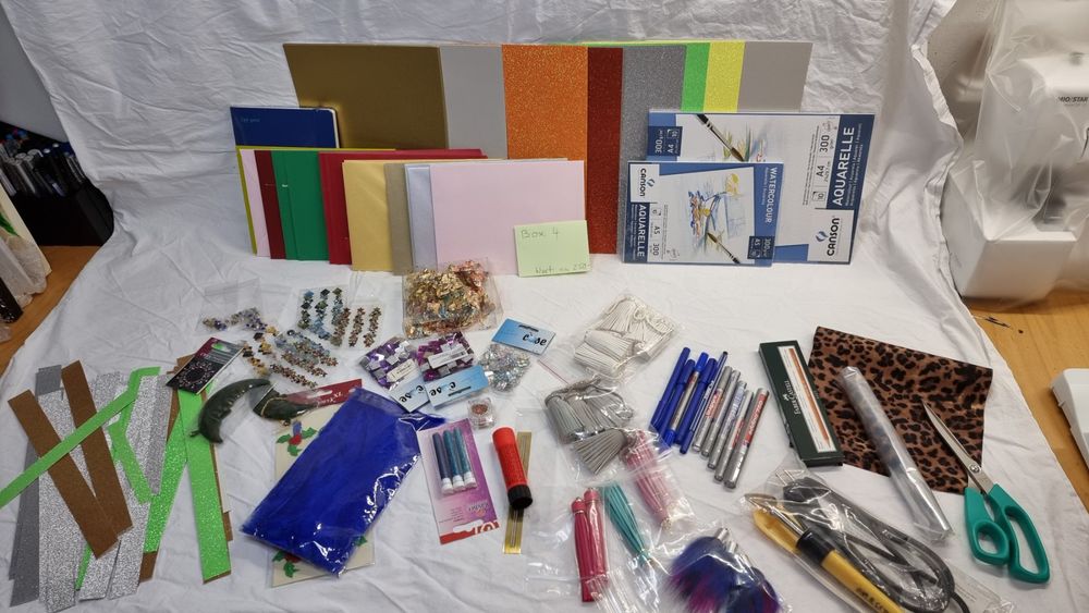 Wachseisen Karton Quvert Quasten Sticker Schere Deko (Gebraucht) in ...