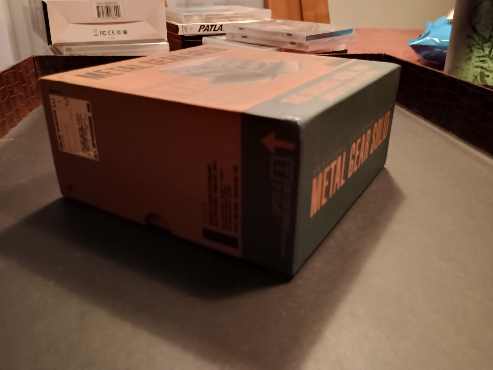 MGS Orange Box Metall-Replika – Limitiert 2001 Stk. Fanattik (Neu und ...
