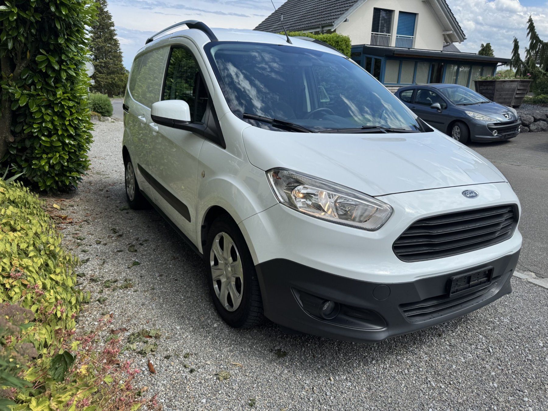 Sehr gut erhaltener Ford Transit Courier ab MFK mit wenig KM (Gebraucht ...